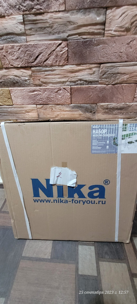 Продам два комплекта стола со стульями