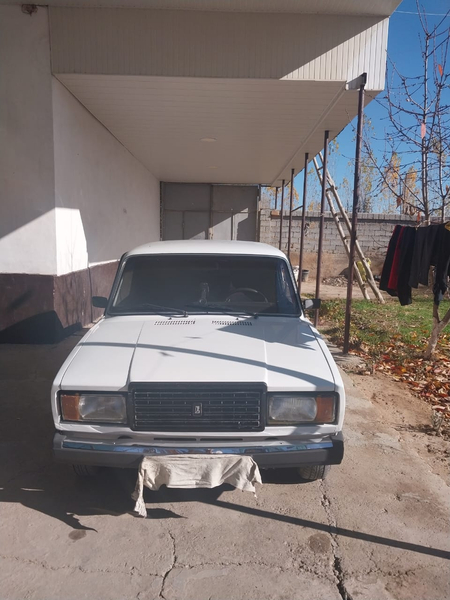 Vaz 2107 sotiladi