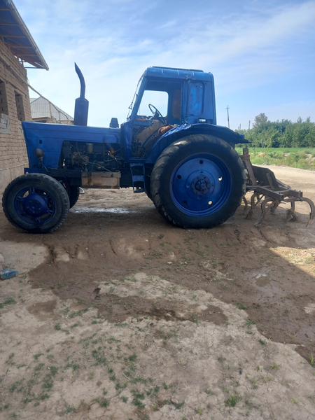 Mtz tractor sotiladi 1989yil