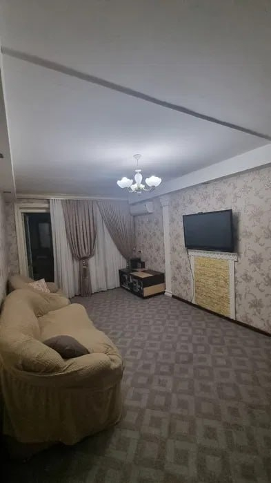 Продам 3х комнатную кирпич Чиланзар 23