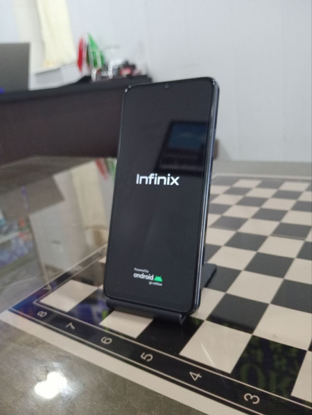 Infinix smart 7 tel srochna sotiladi yangi tel xotirasi 4/64GB aybi yo