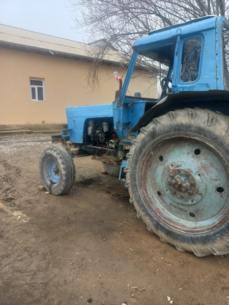 Traktor belarus yili 84