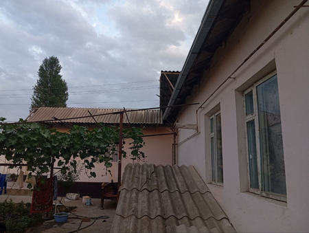 Hovli Uy Sotiladi
