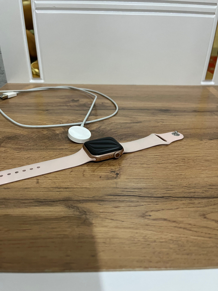 Apple Watch Series 6 Gold / 40mm USA