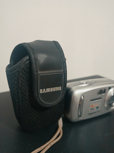 Цифровой фотоаппарат Samsung