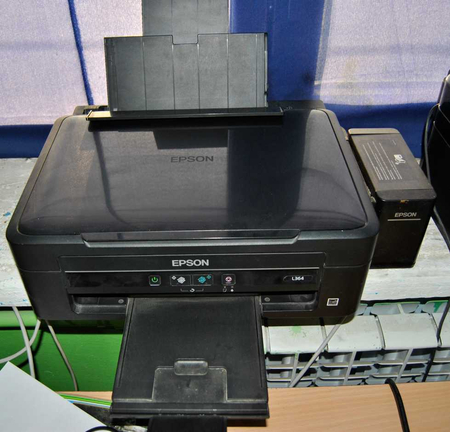 kompyuter va printer sotiladi