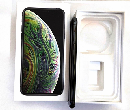 Продам свой iPhon XS, 64 гб. В отличном состоянии.