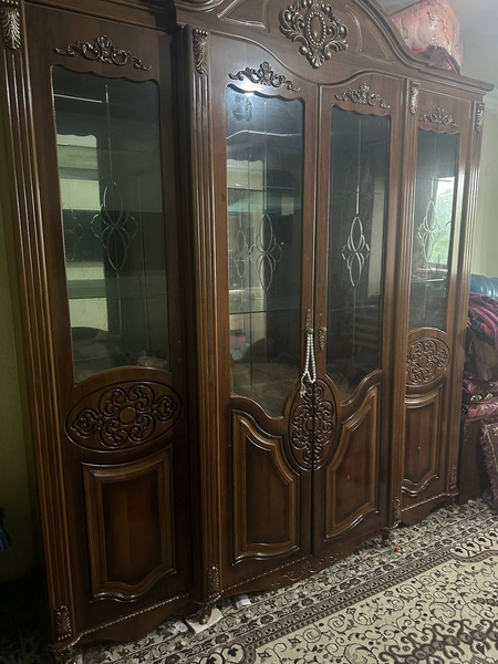 Oynali shkaf sotiladi