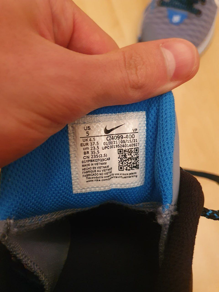 Nike кроссовки новые