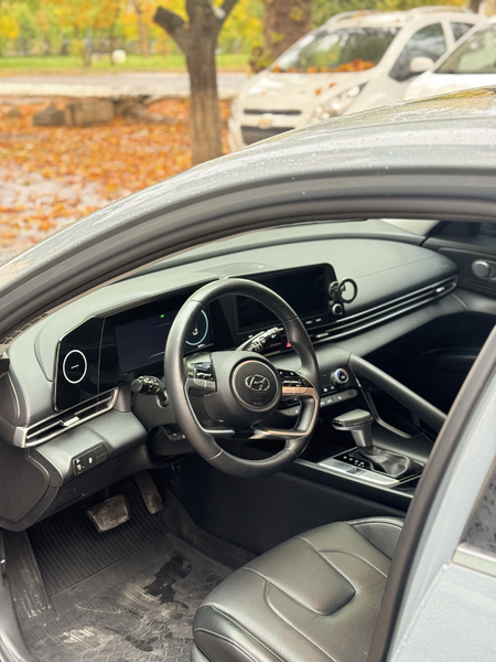 Hyundai Elantra Full