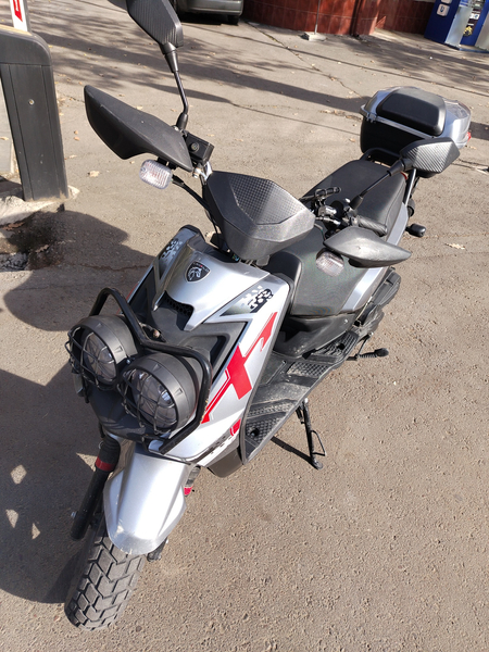 Minion skutr benzinli xolati ideal 1400 km yurga