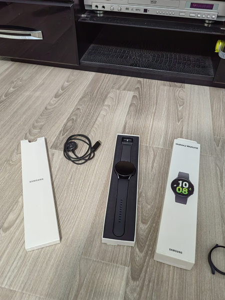 Продается Samsung Galaxy Watch 5 44mm идеал, бонусы, полный комплект!