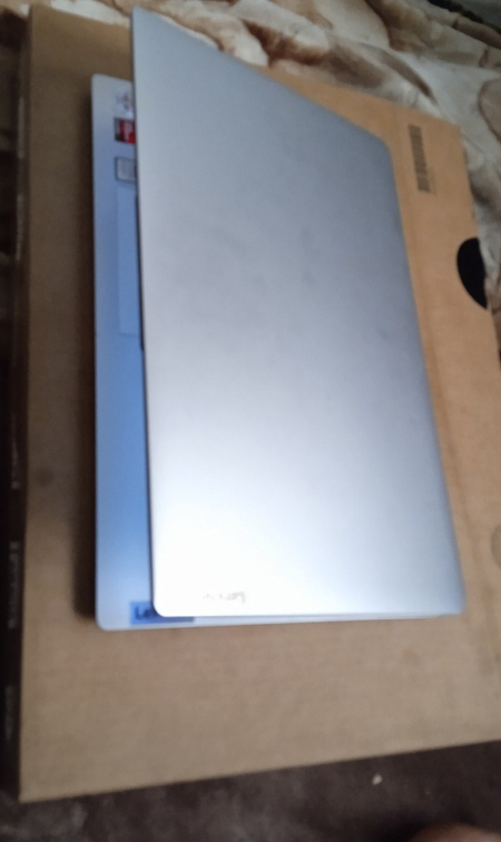Lenovo Amd rayzen 7120U