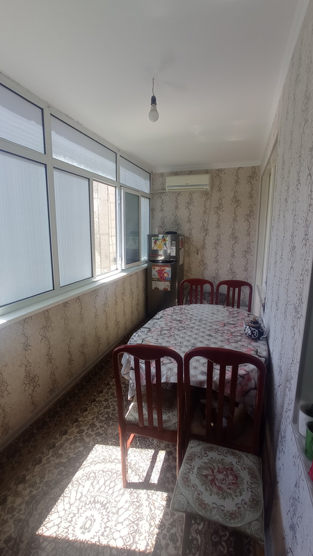 Navoiy shahar markazidan 1xonali uy 2 xonali qilingan sotiladi