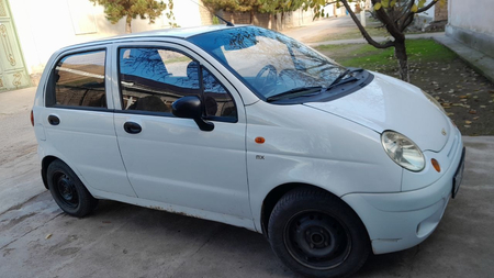 Moshina sotiladi