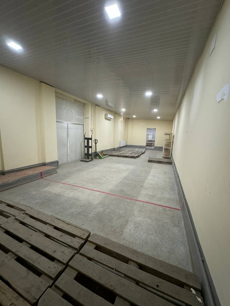 Продается база и складские помещения.