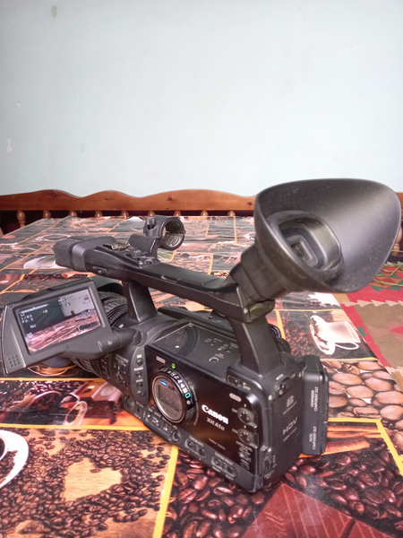 Продаётся видео камера Canon, в отличном состоянии, Япония три акум.с.