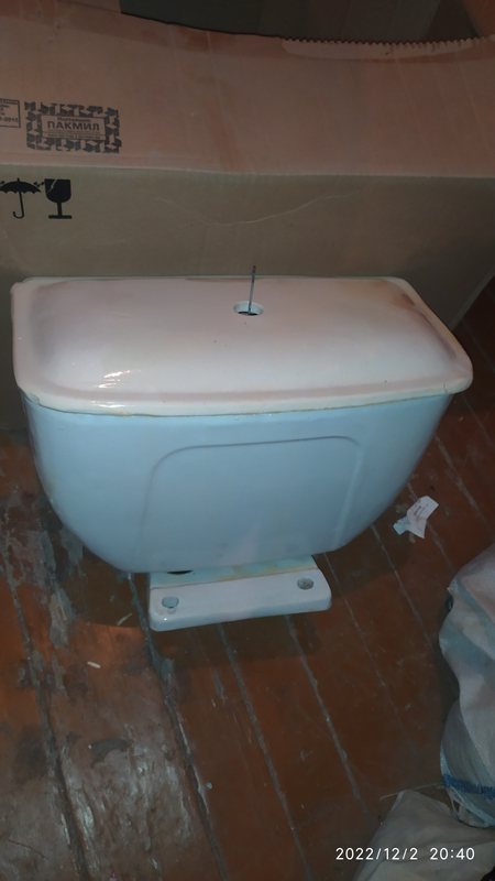 Продам сливной бачок от унитаза