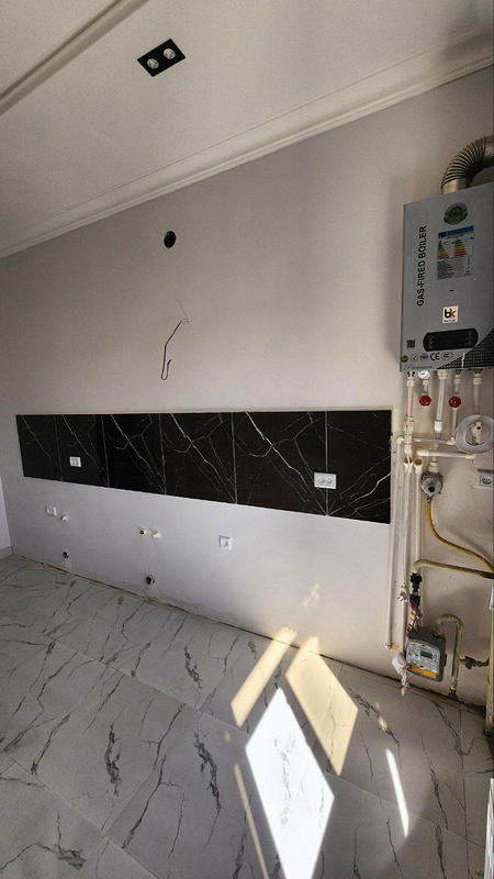 Kravtira sotiladi 3-xonali 84 kv metir shaxar markazi kritida