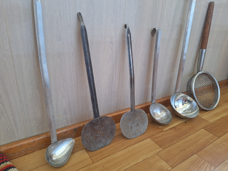 Кухонный инвентарь. Соусница, Шумовки, Половник, Дуршлаг