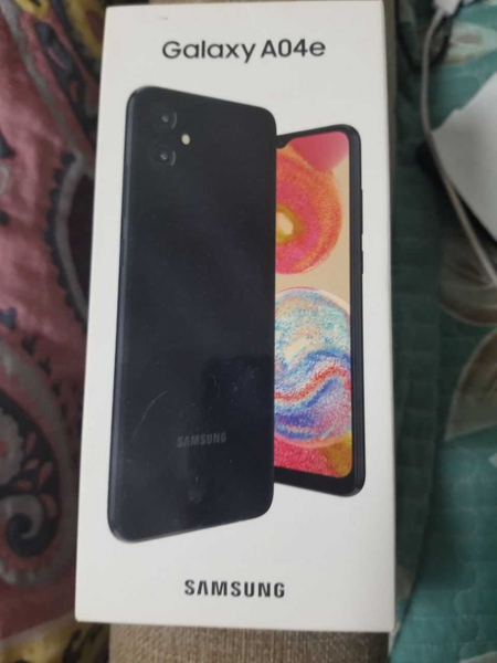Продам смартфон Samsung A04e