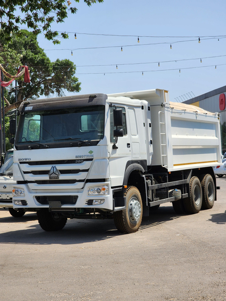 Автосамосвал Sinotruk Howo-7 6X4 CNG - 25 т