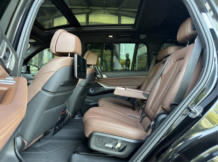BMW X7 50i  4.4L