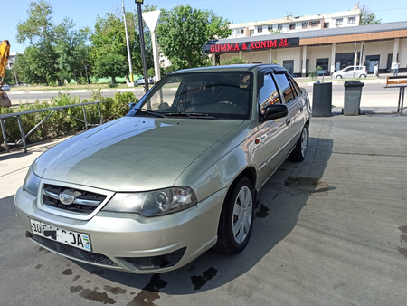 Нексия Донс 1.6   сотилади. Гази бор.