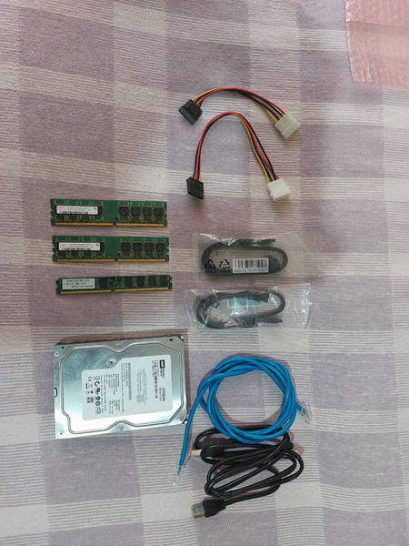 Оперативная память DDR2, кабель, интернет кабель.