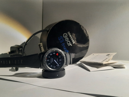 Samsung Gear s3 frorier Вьетнам