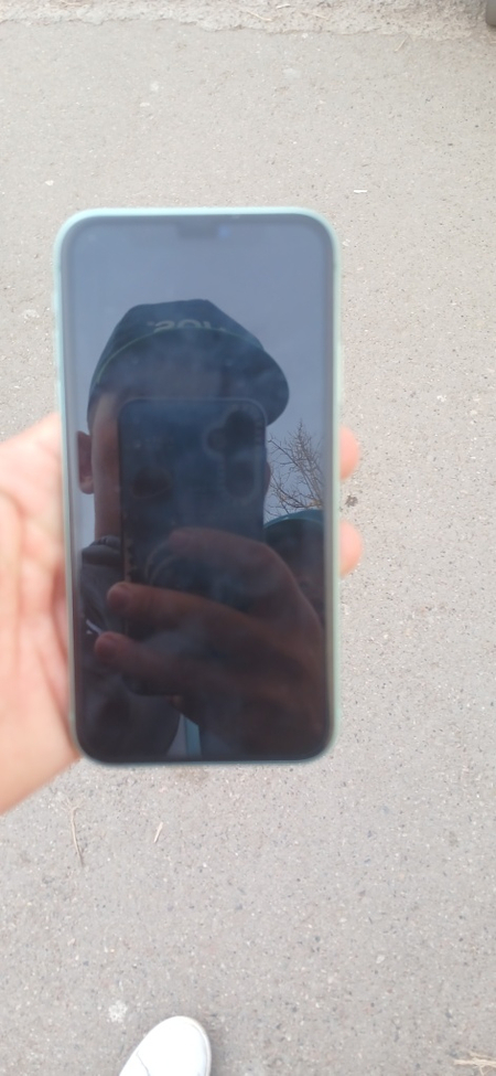Iphone 11 uselenya quyilgan
