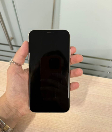Срочно продаётся iPhone 11 белого цвета 64 гб