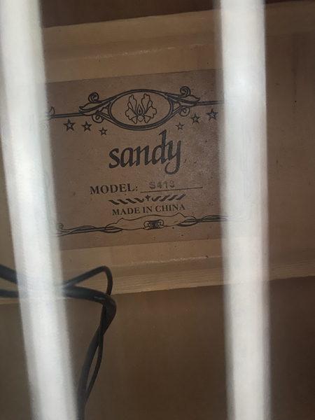 Sandy gitara tez va arzon sotiladi