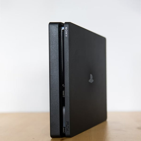 Playstation 4 slim