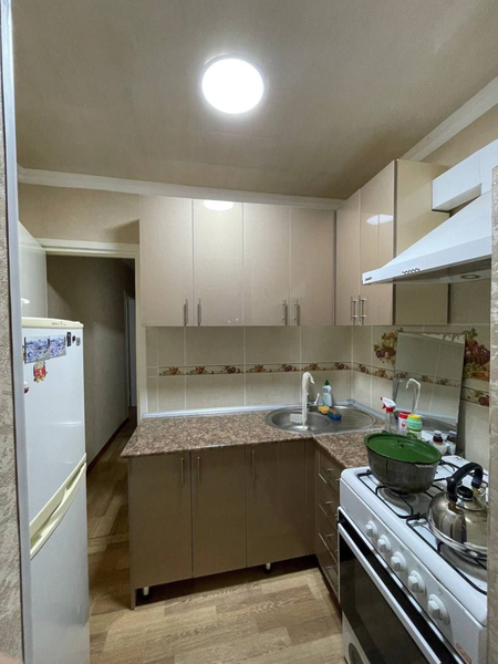 МЕТРО ХАМЗА.  2 х 6 балкон 42 м2.  Продажа