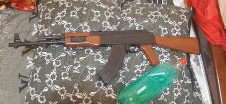 Автомат стреляюший водяными пулями
