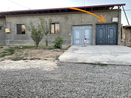 Srochna sotiladi Narbek  Kat itfoq maxala yaxshi 3.5 sotix beshta xona