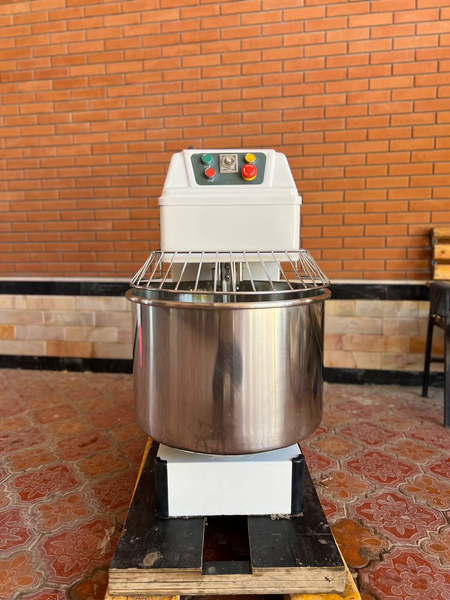 50 kg hamir qorigich mishalka va yuk ko'targich kara sotiladi