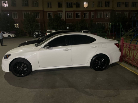 Lexus is 250 sotiladi o’zimmi moshinam