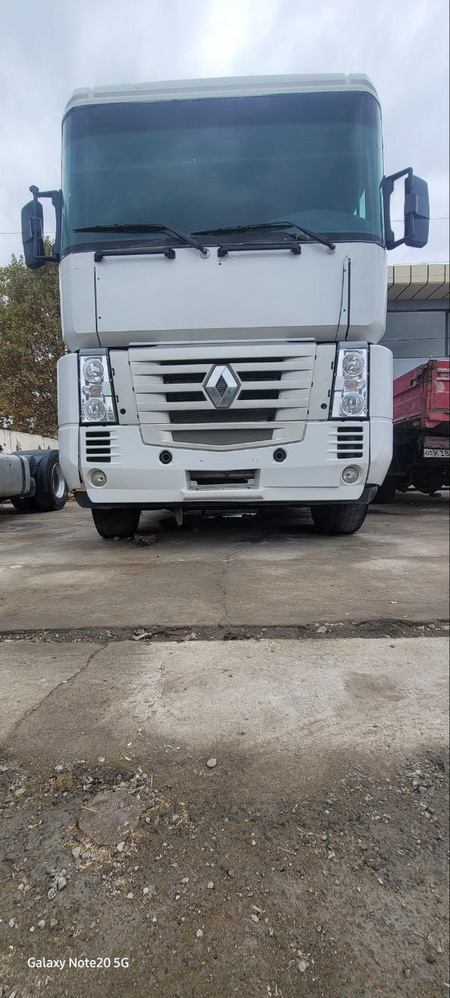 Renault сотилади. Холати аьло даражада. 15.000$. Нархи келишилади