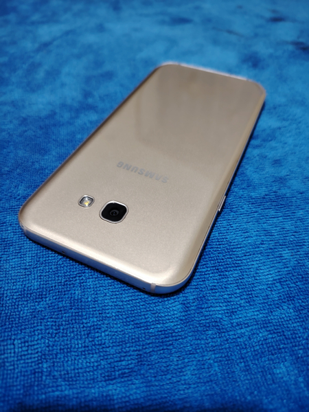 Samsung A7 17 sotiladi
