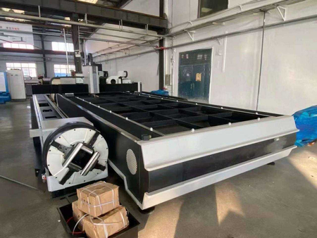 UMPROTECH Комбо станок лазерной резки металла с труборезом 1500W