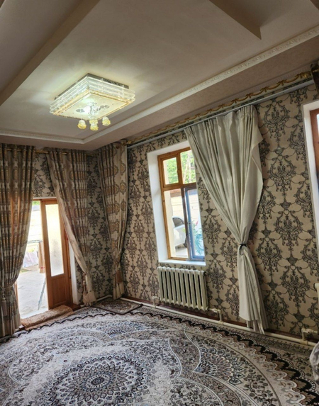 Продаётся дом. 8 комнат. 10 соток. 3 спальни, 2 кухни (летний, зимний)