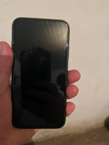 Iphone 11 xotira128 rangi qora
