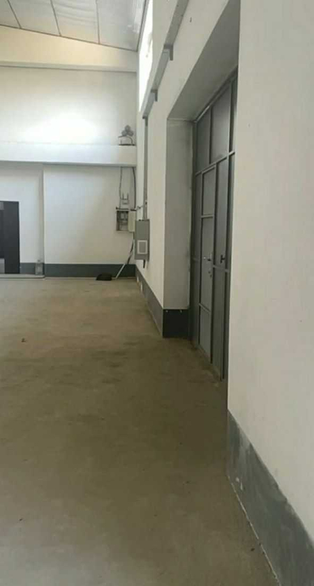 Продаётся частная 1 200 м². производственная база.