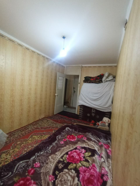 Квартира сотилади 1 этаэ 3 хонали