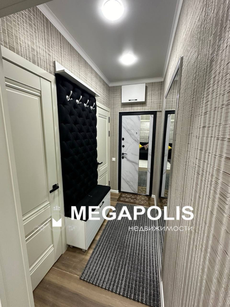 Продаётся квартира Чиланзар 2 кв Евро 2/4/4 Метро