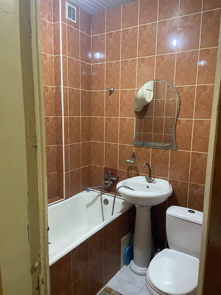 Продаётся своя 1-ком.кварт.Азиз базар