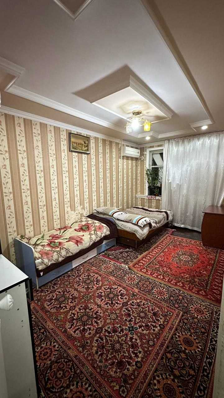 продается 4 комнатная квартира