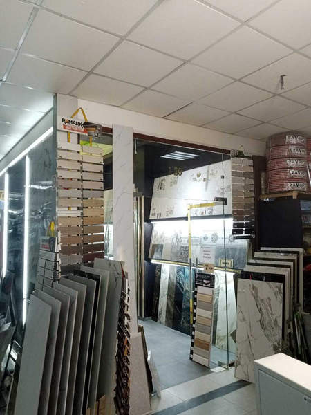 Продается магазин домбрабад 16 КВ с кадастром 1 этаж угловой